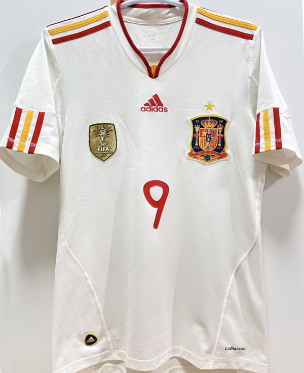 TORRES #9 Spain Away White Retro Soccer Jersey 2011/12